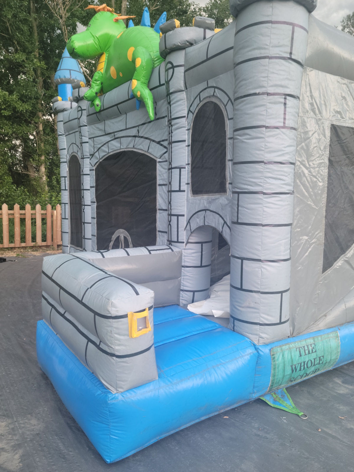 Making Parties Fun | Rent Bouncy Castles | ARA Bouncy Rentals Ltd